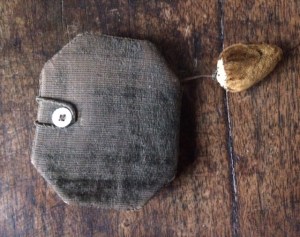 The “Huswife” – a colonial travel sewing kit – The Hyland House Museum